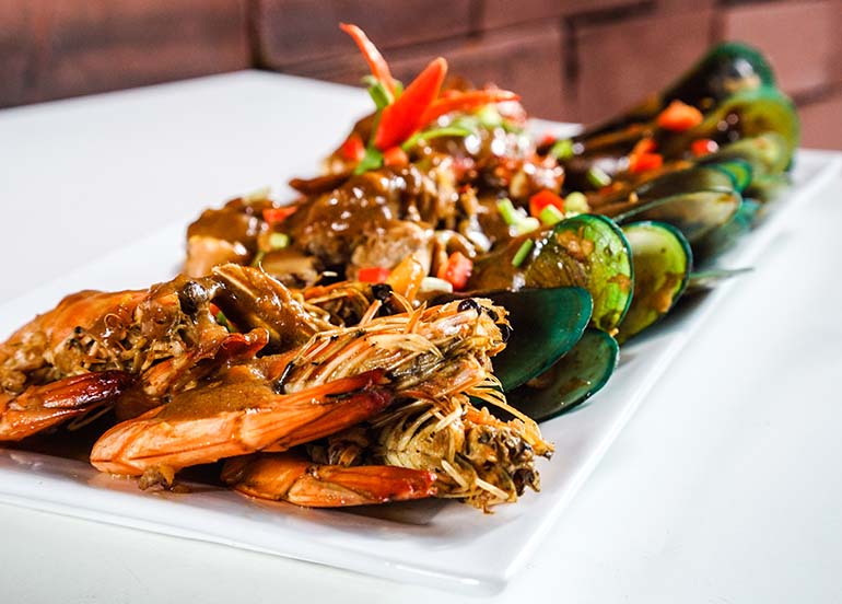 10 Incredible Tomas Morato Restaurants Waiting to be Uncovered | Booky