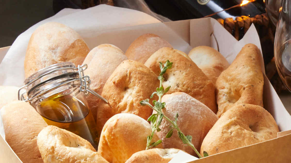 Your Guide To Restaurants that Serve Complimentary Bread | Booky