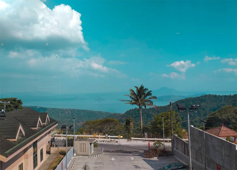 13 Beautiful Cafés in Tagaytay for a Quick Getaway | Booky