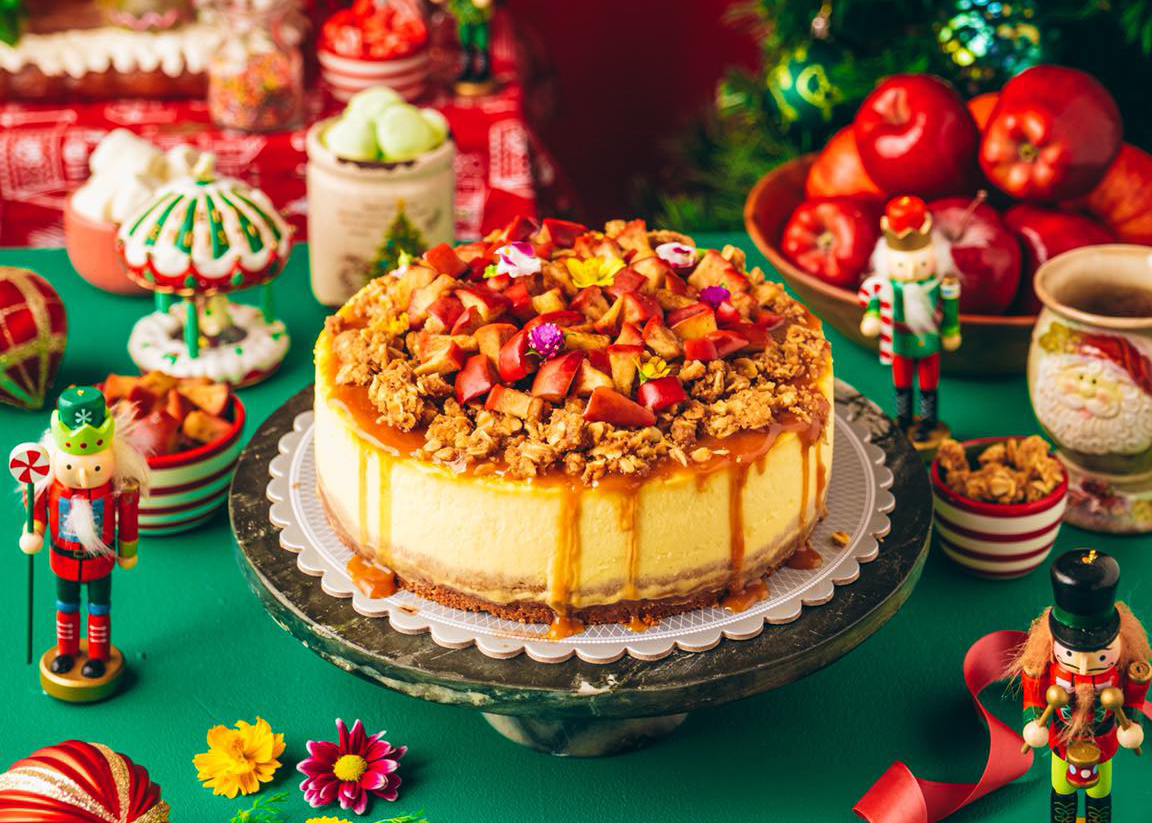 13 Festive Christmas Celebration Cakes to Fill the Season with Joy | Booky