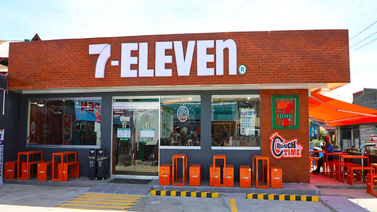 This 7-Eleven Branch Has A New Look Inspired by Crunch Time! | Booky