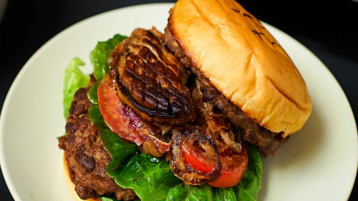 8 of the Metro’s Fanciest Gourmet Burgers | Booky