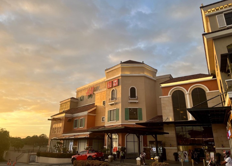 12 Must-Try Restaurants at Evia Lifestyle Center | Booky