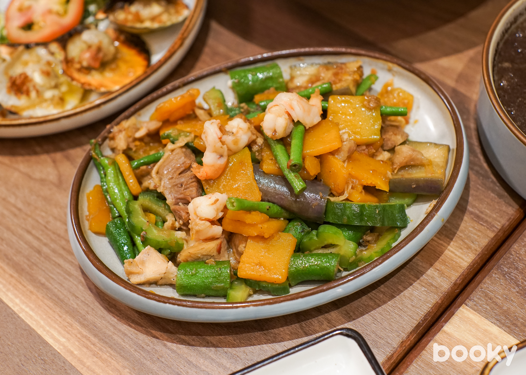 Menu Guide: The Best Dishes to Try at Kuya J Restaurant | Booky